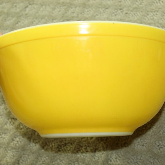 Pyrex | Kitchen | Vintage Pyrex Bright Yellow Mixing Nesting Bowl 43 2 ...